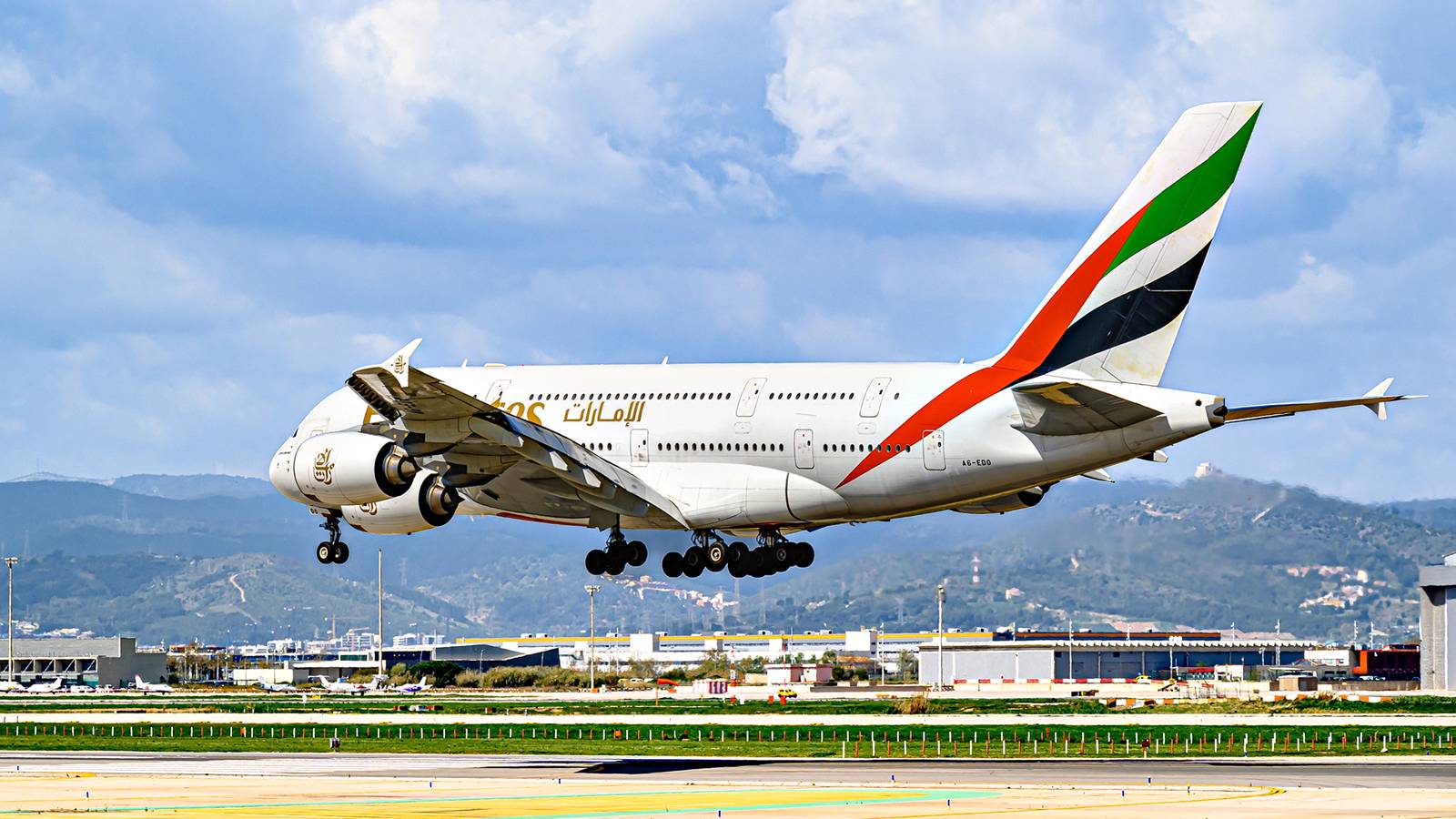 Emirates To Equip 200+ Aircraft With Starlink Internet