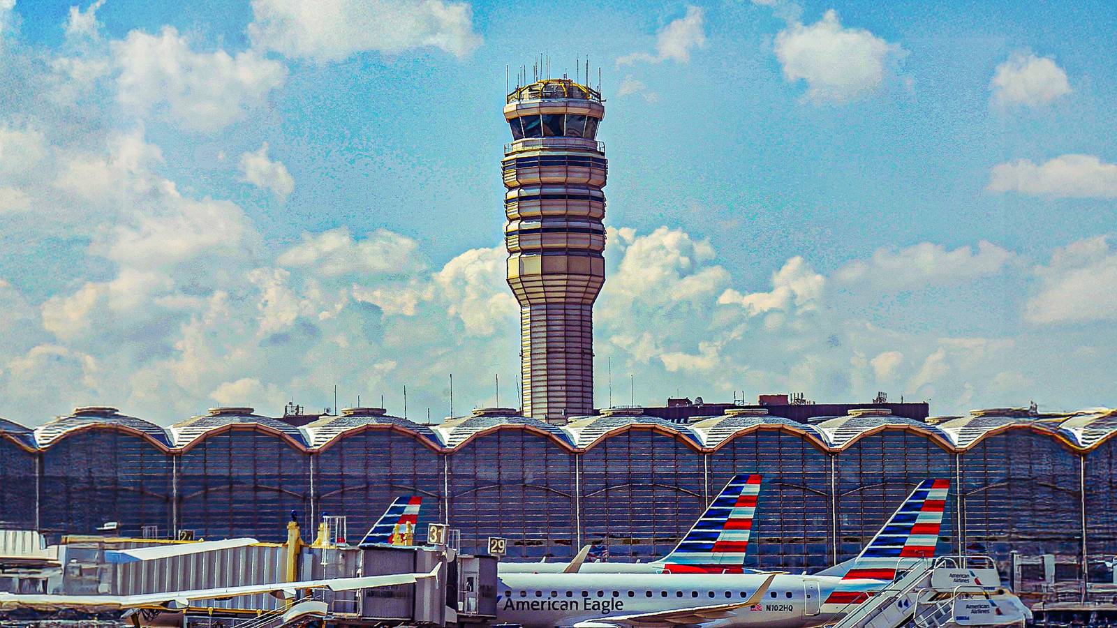 This Is How Much Air Traffic Controllers Really Make