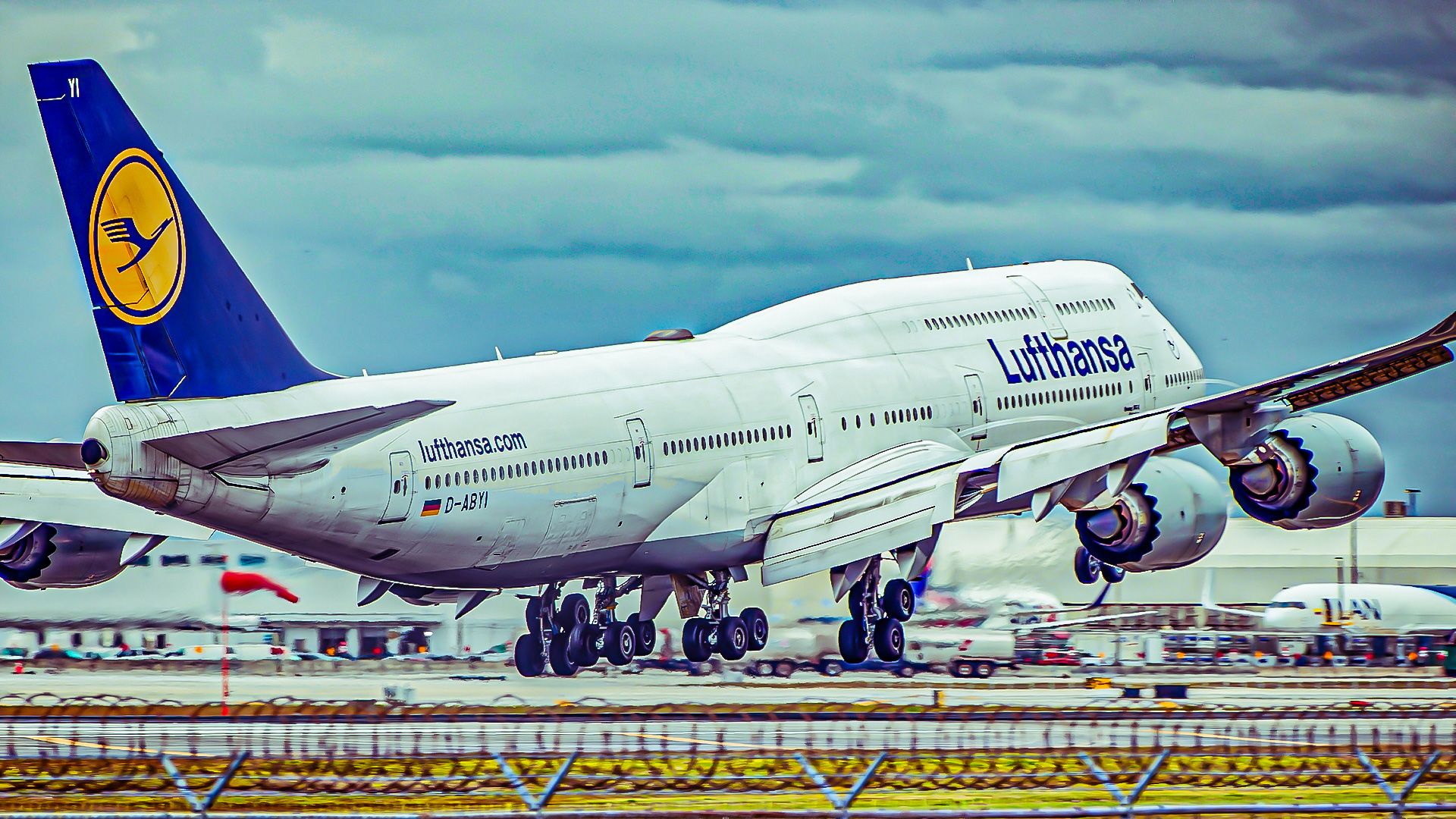 An Absolute Unit: Everything You Need To Know About The Lockheed C-5 Galaxy