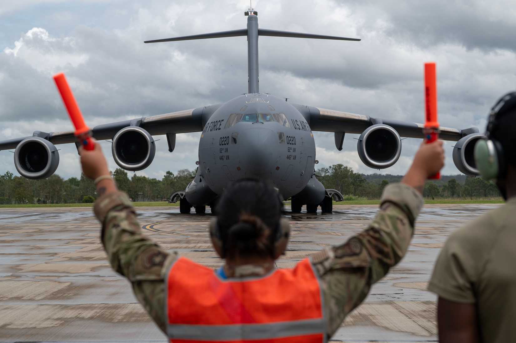 Does The C-17 Globemaster Have The Same Engines As The Boeing 757?