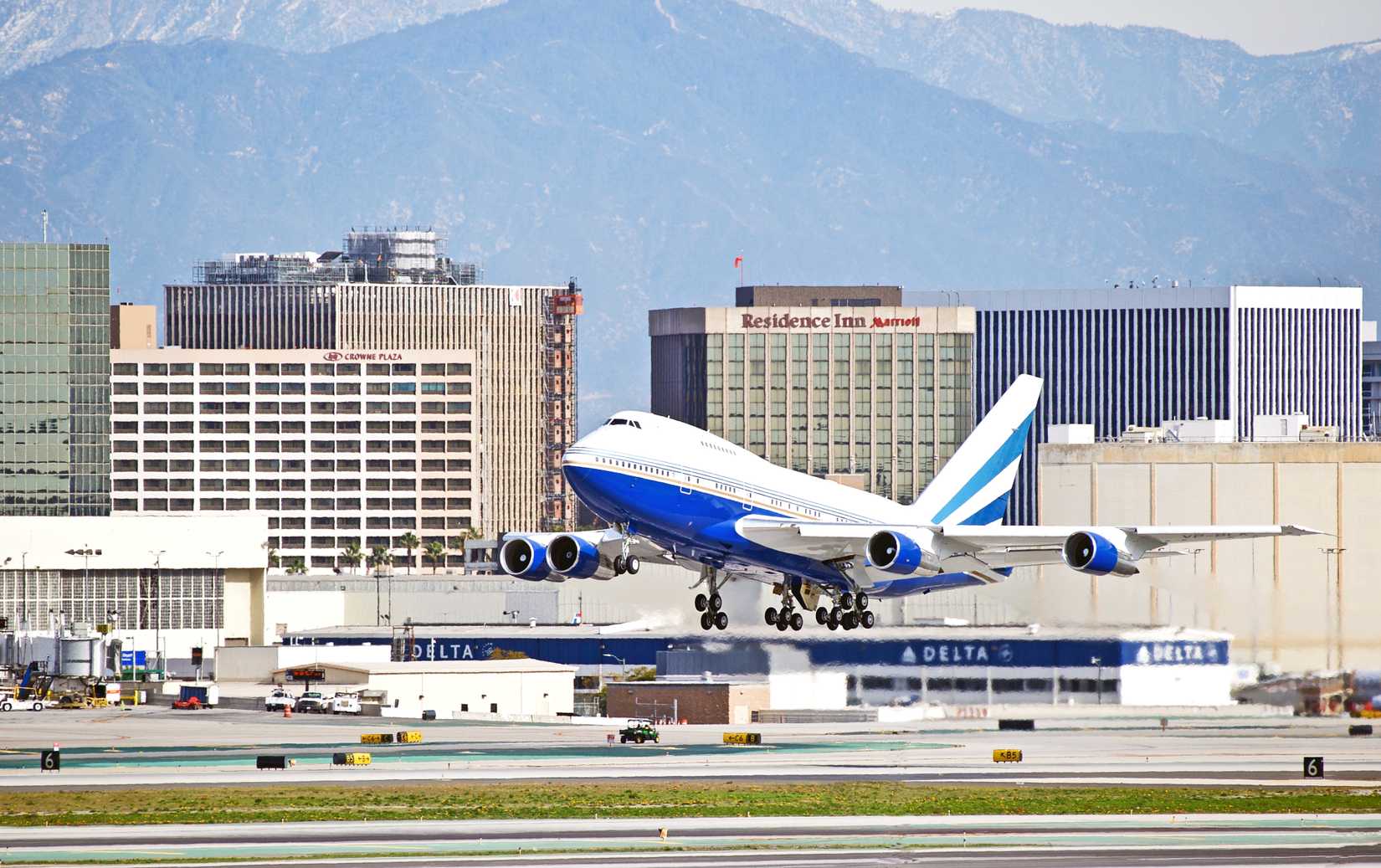 Here’s How Much Shorter The Boeing 747SP Was Compared To The 747-400