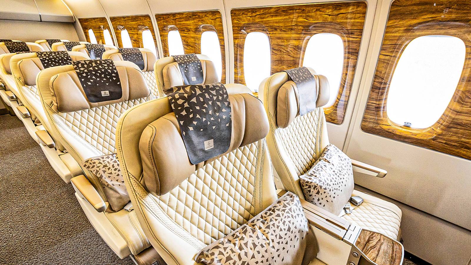 What It Costs To Fly Premium Economy On The World's Longest Airbus A380 ...