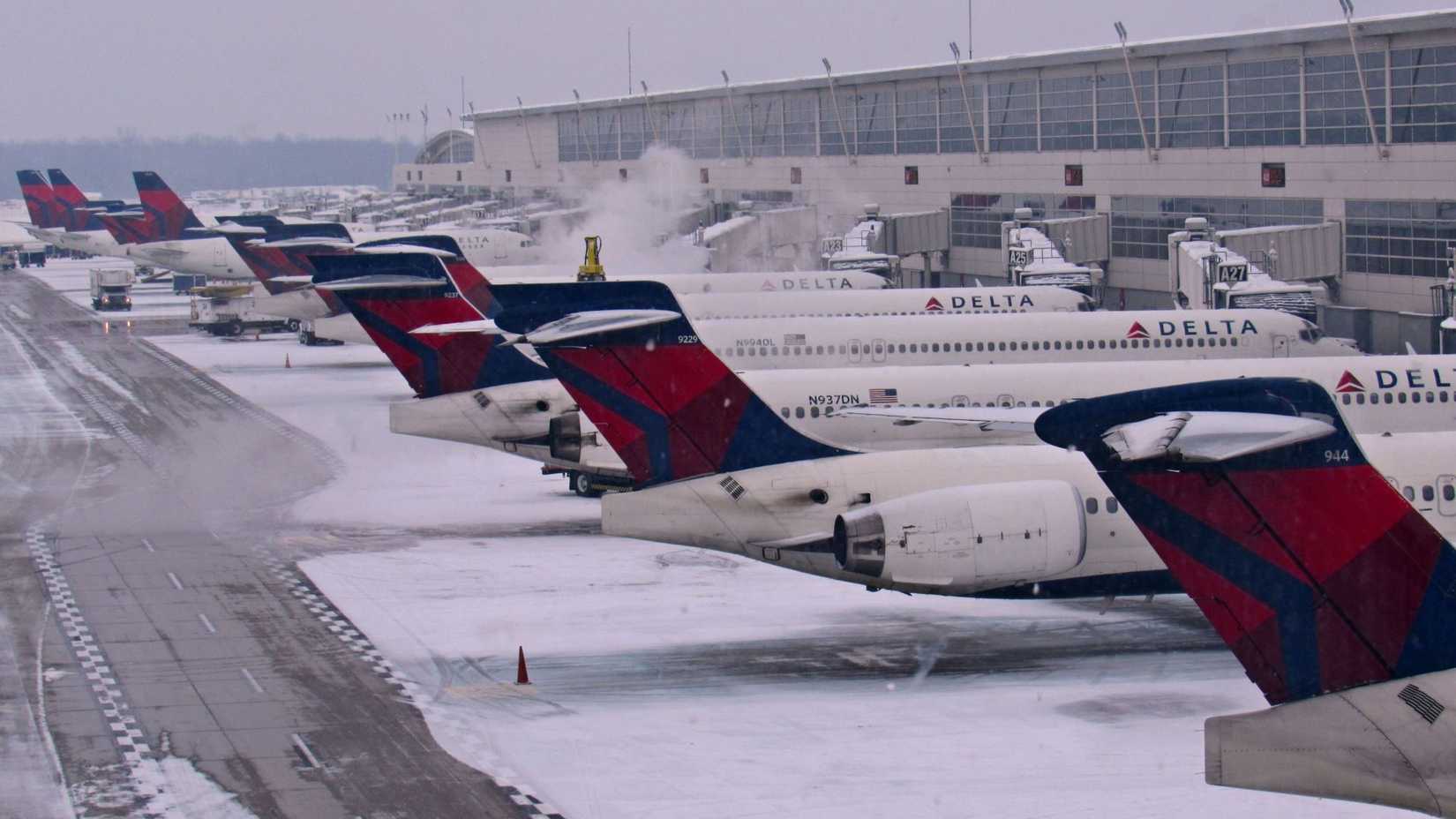 Kansas City & Cleveland Airports Deal With Security Threats On New Year ...