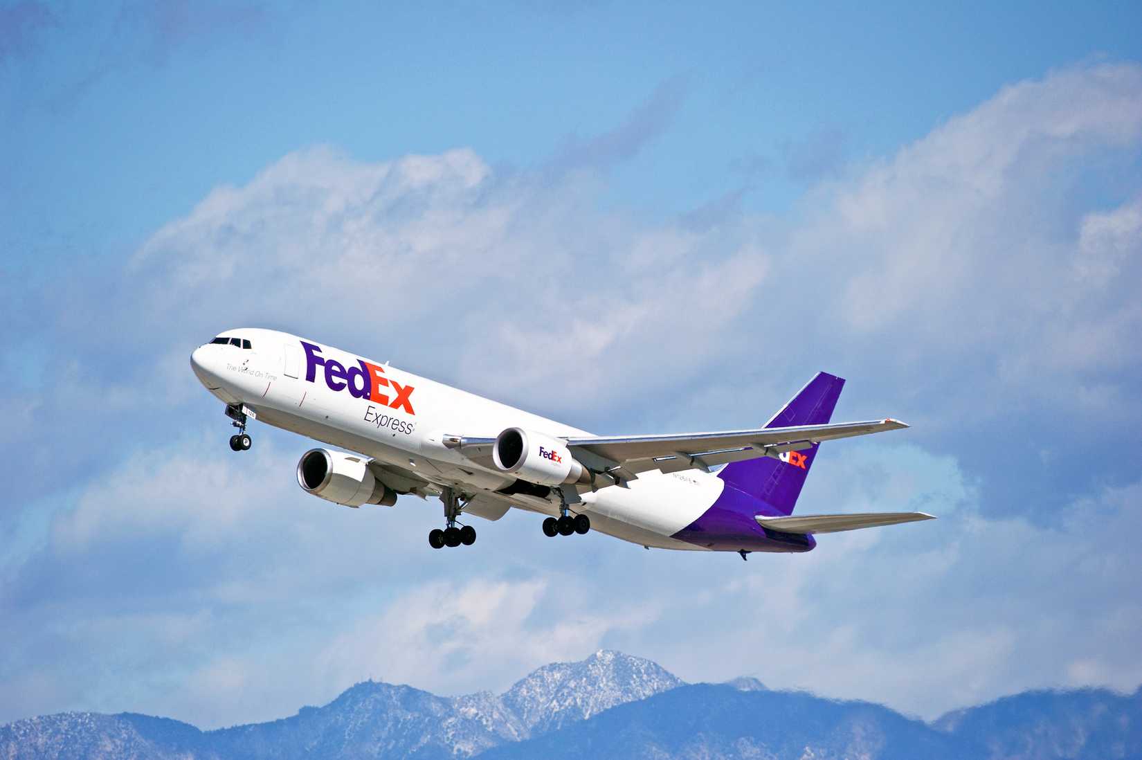 Green Laser Strikes FedEx Boeing 767-300F Moments Before Landing In ...