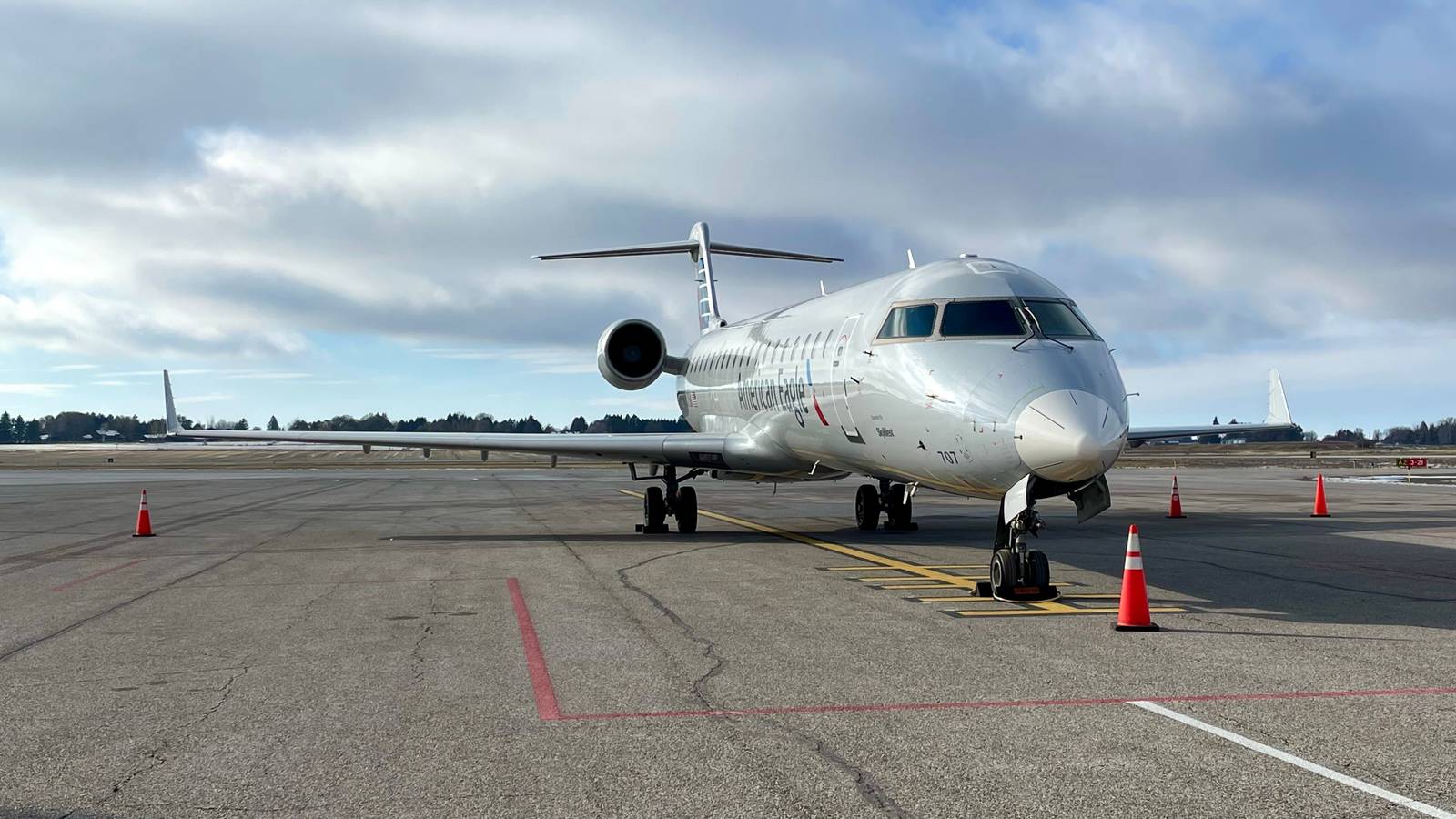 American Airlines Bombardier CRJ700 Seat Map: Cabin Layout and Seat ...