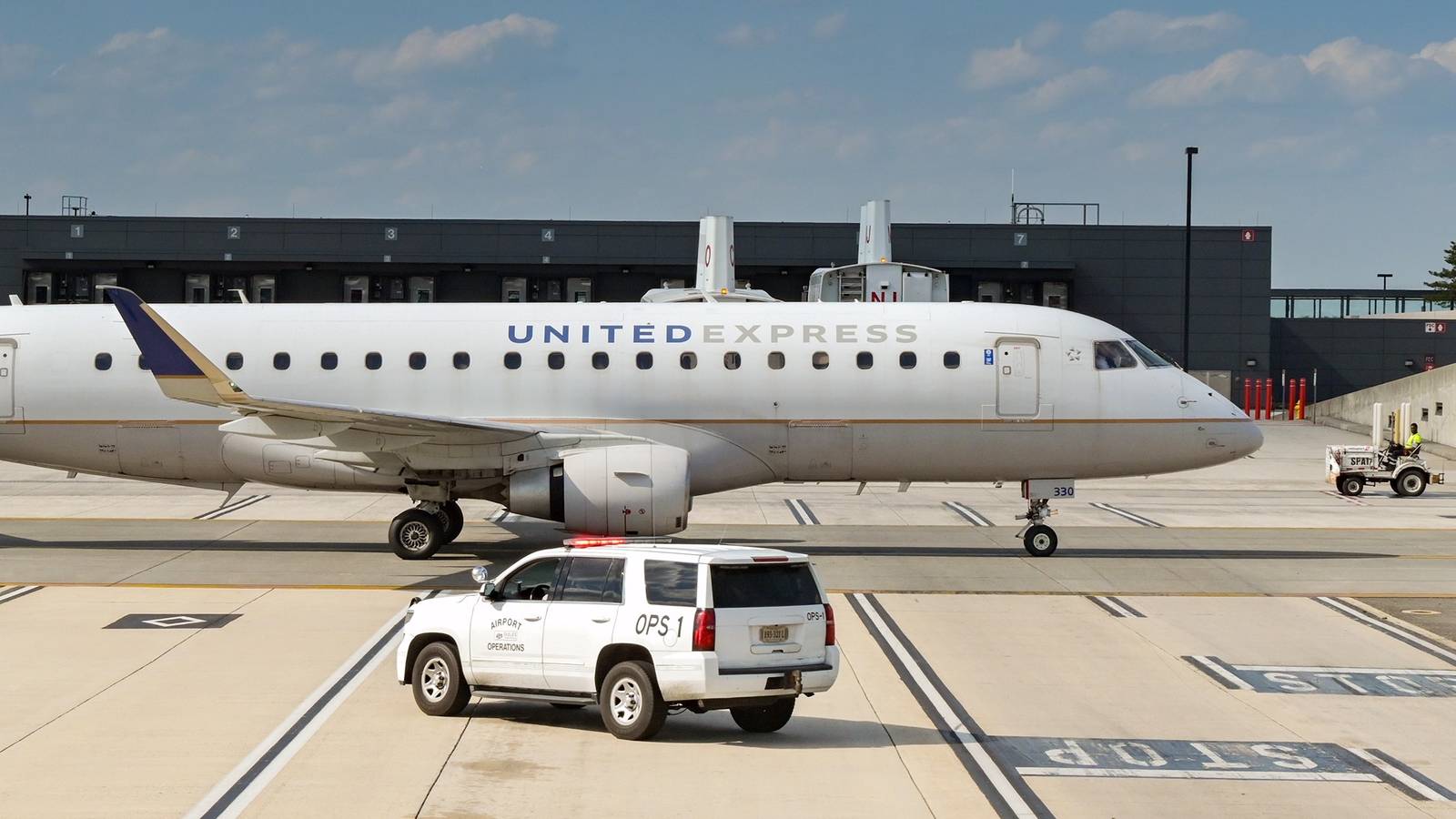 Plow Truck Reportedly Crashes Into United Express Embraer E175 In Minot ...