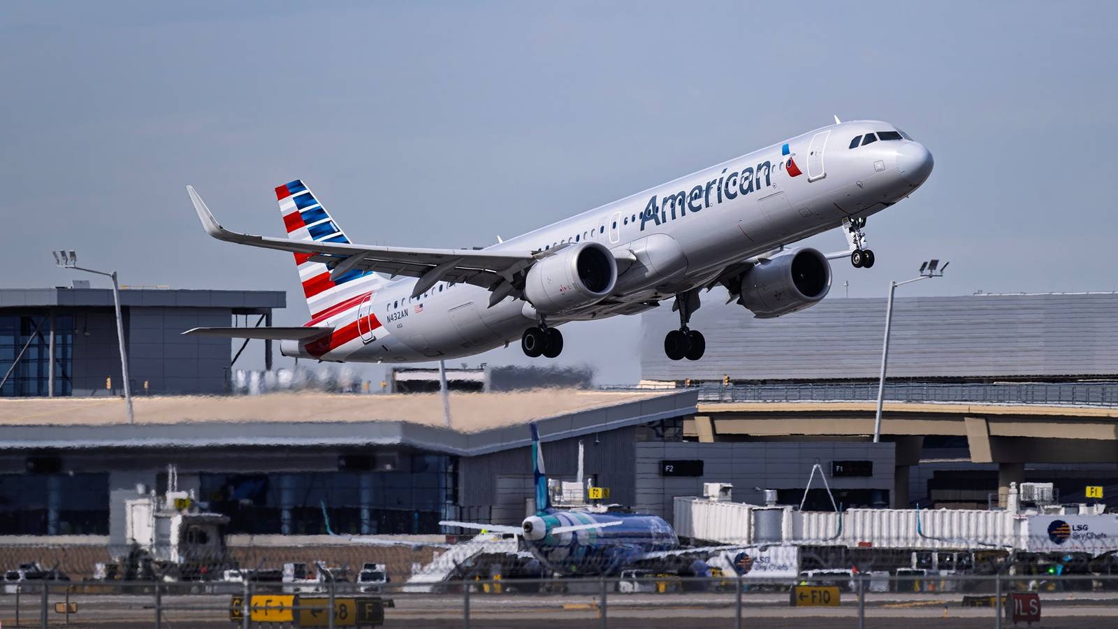 Airlines Take Advantage Of Cyber Monday Craze With New Deals
