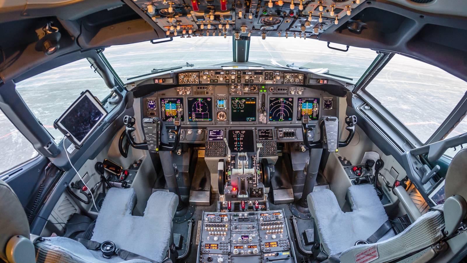 Will Boeing Ever Switch To Side Sticks Over Yokes In Its Cockpits?