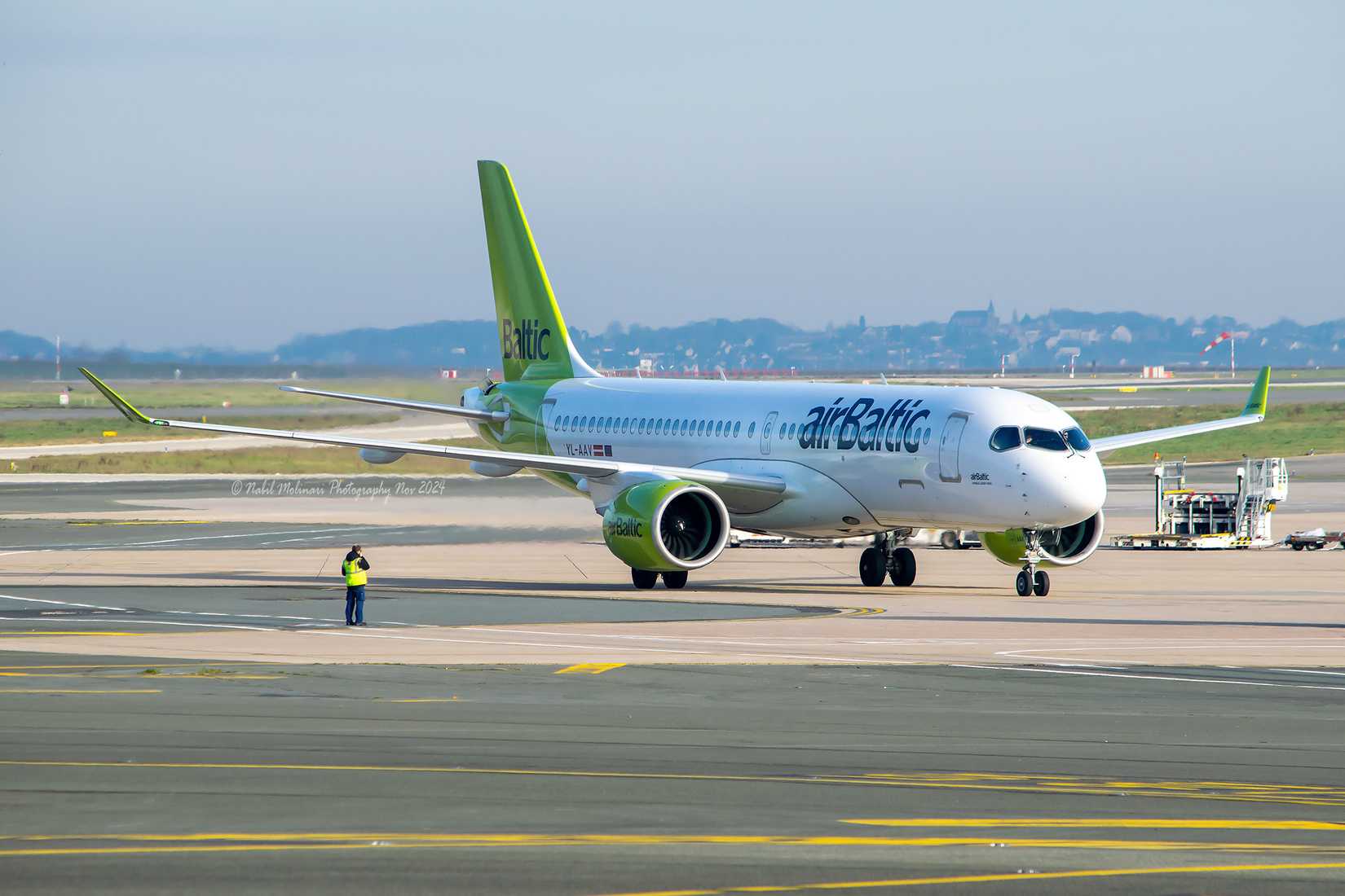 Battle Of The Stretches: A220-500, A350-2000 Or 777-10X Models Could ...