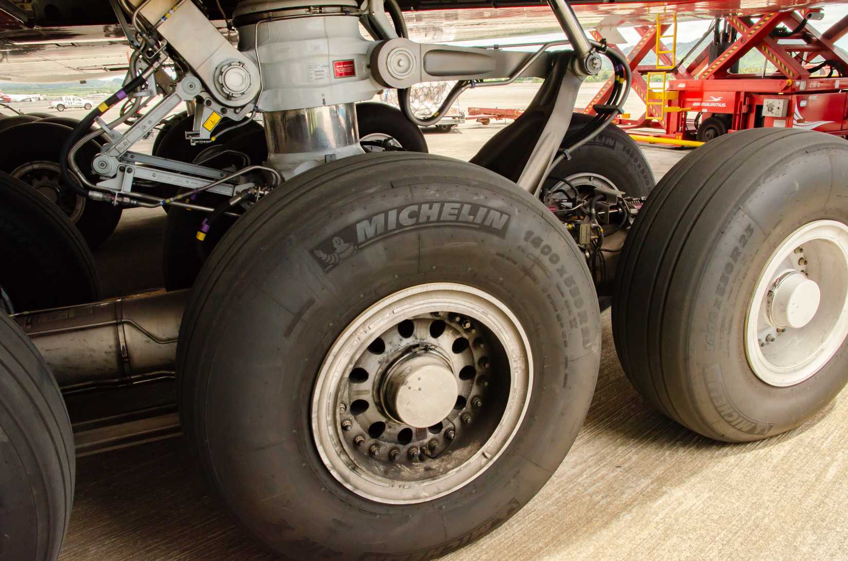 Boeing 767 Stuck On Atlanta Runway After Tires Burst While Landing