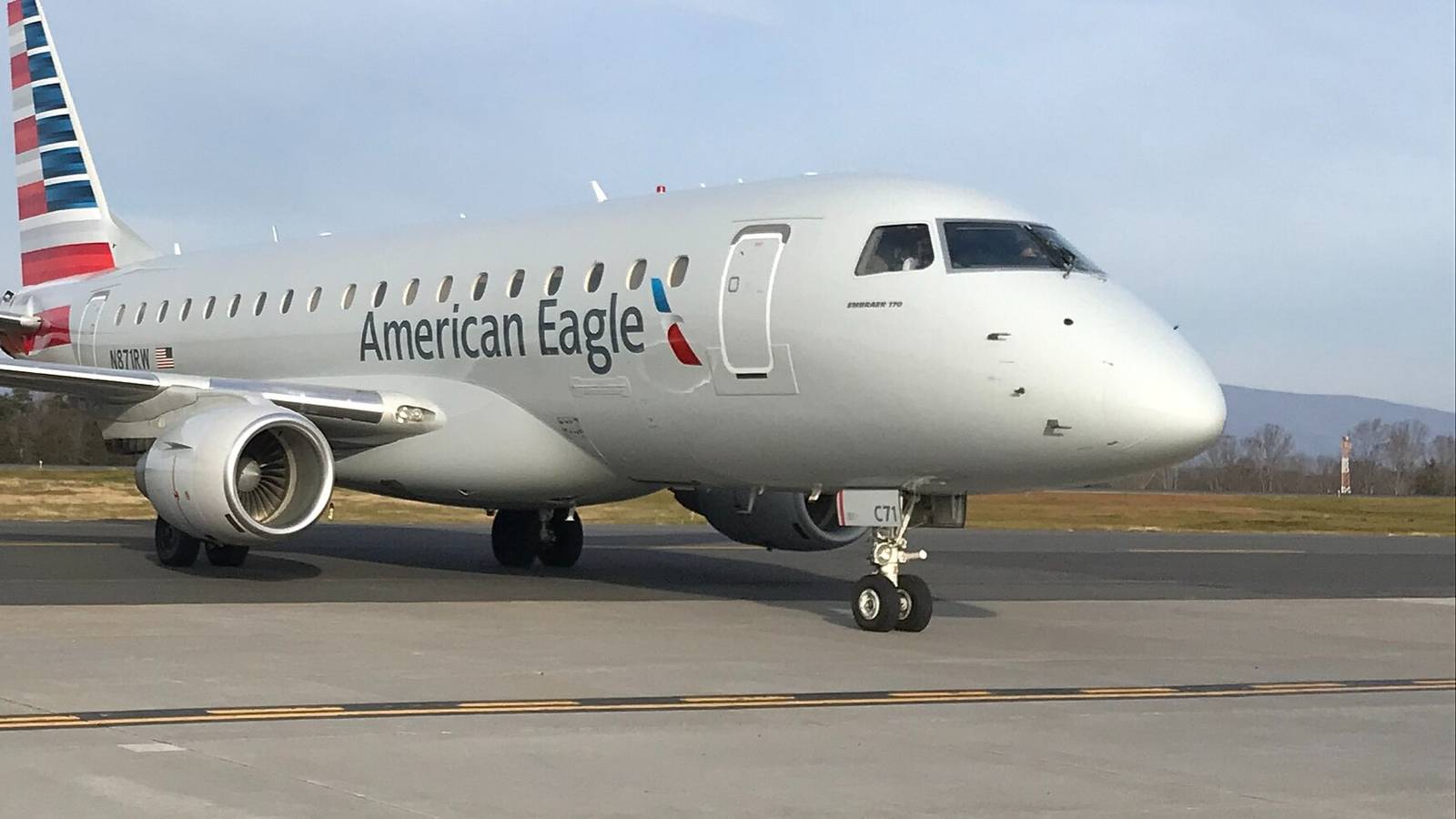 American Airlines Embraer E170 Seat Map: Cabin Layout and Seat Dimensions