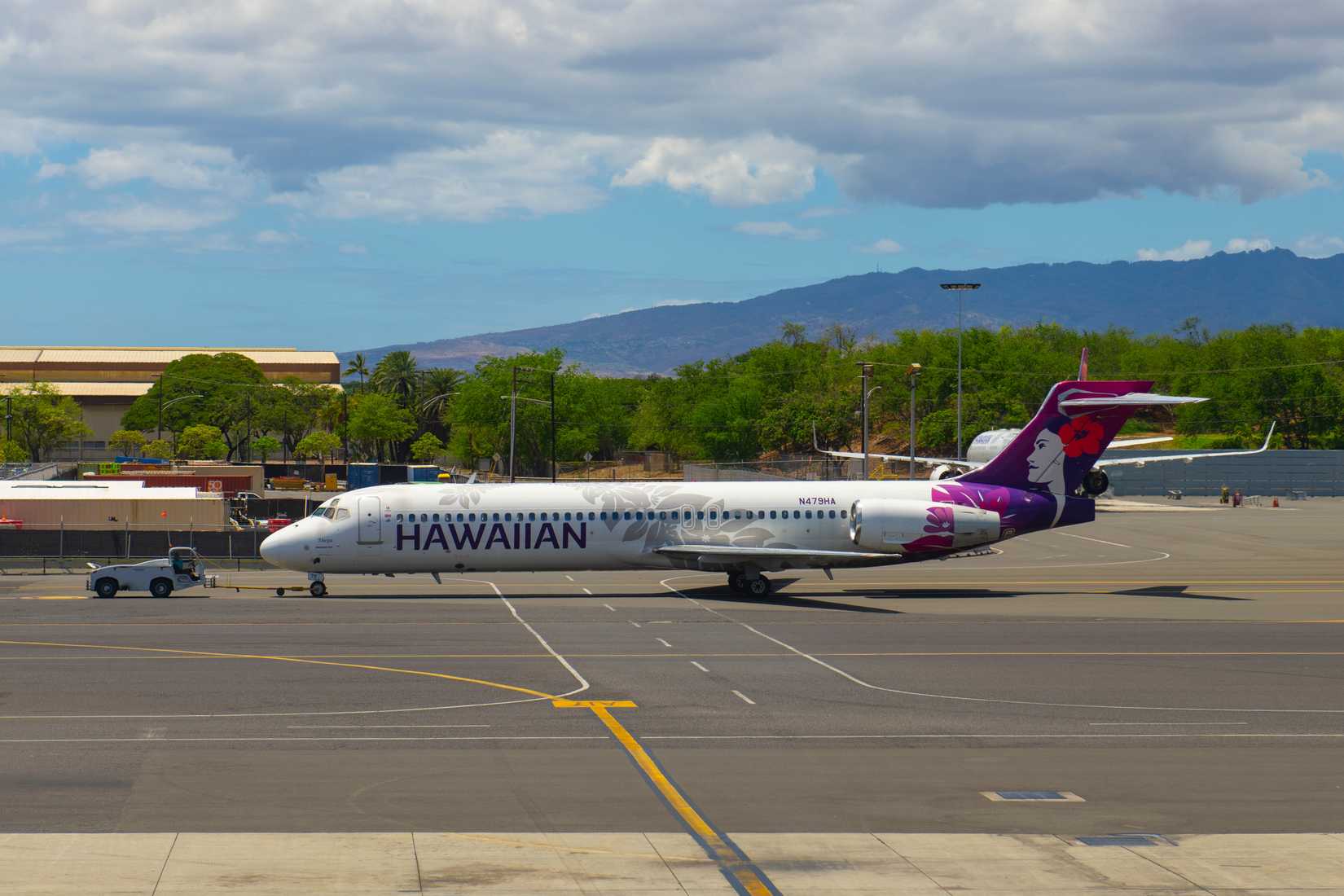 Hawaiian Airlines Criticized After Memo Said Native Language Would Be ...