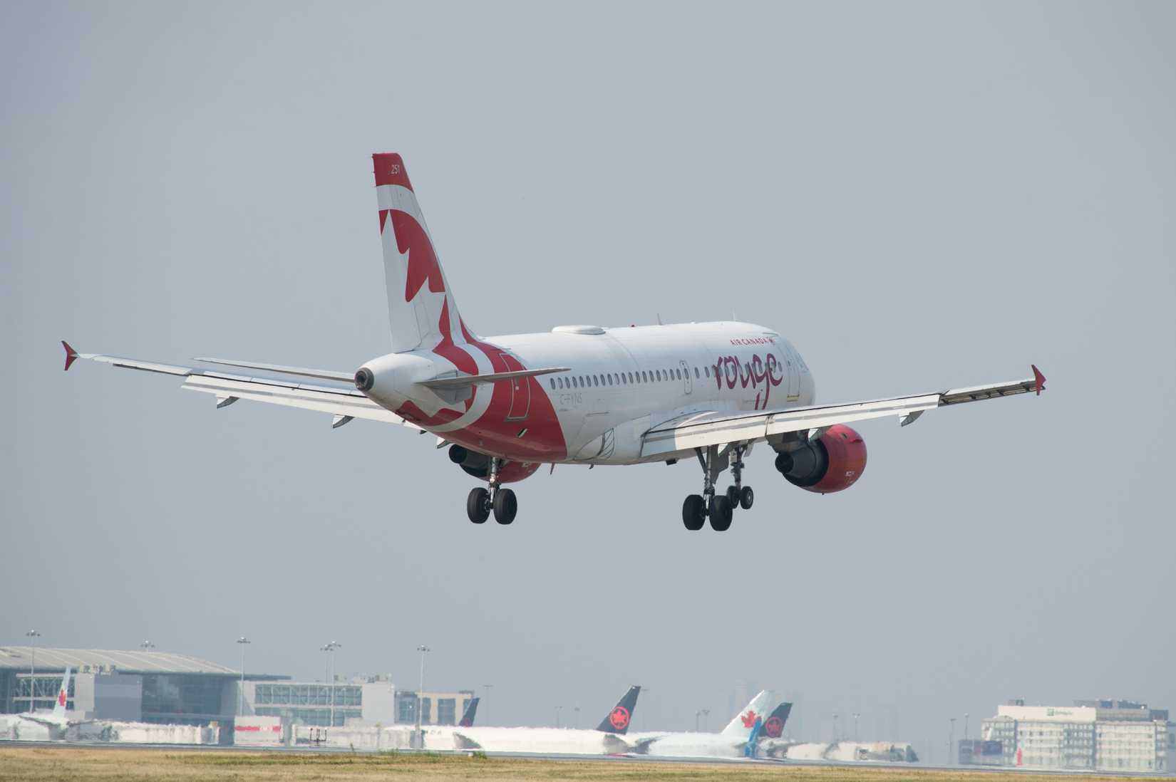 Air Canada Plane Taxied For Takeoff With Baggage Handler Trapped In ...