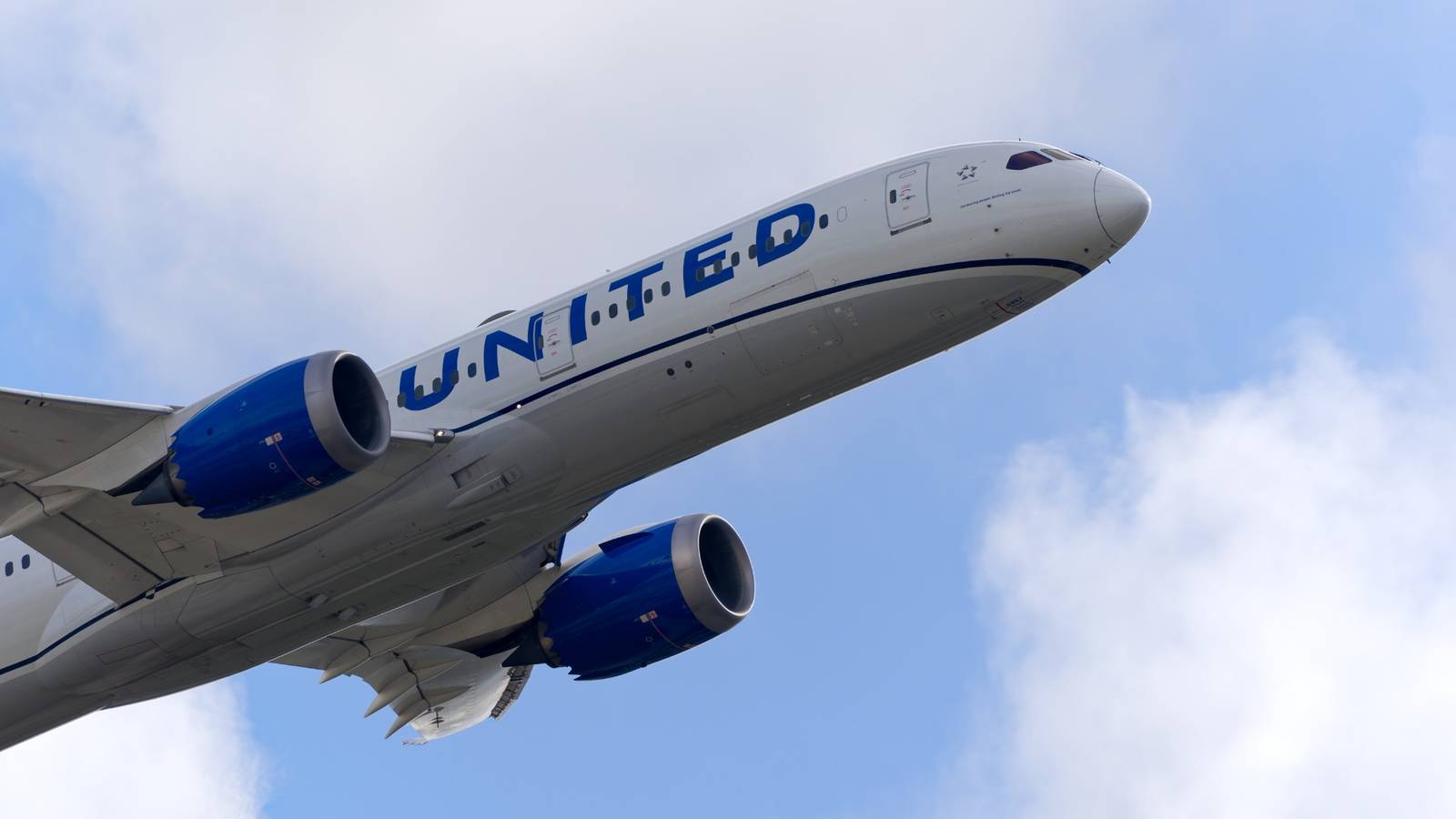 United Airlines Expecting To Receive 1st Premium-Heavy Boeing 787-9 In ...