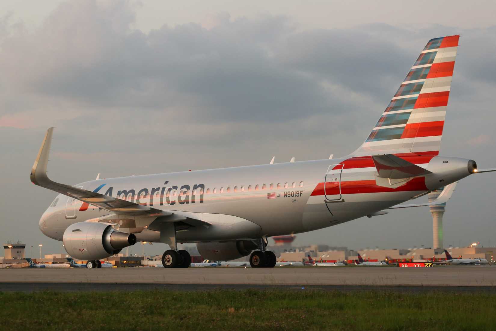 More Premium: American Airlines’ 1st Retrofitted Airbus A319 Enters ...