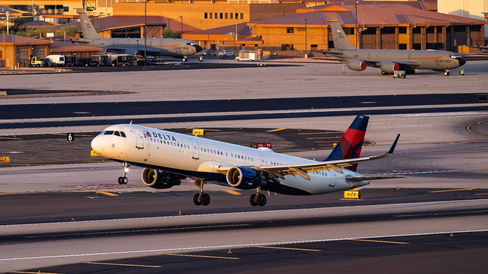 How Will US Legacy Carriers Handle High Fuel Prices?