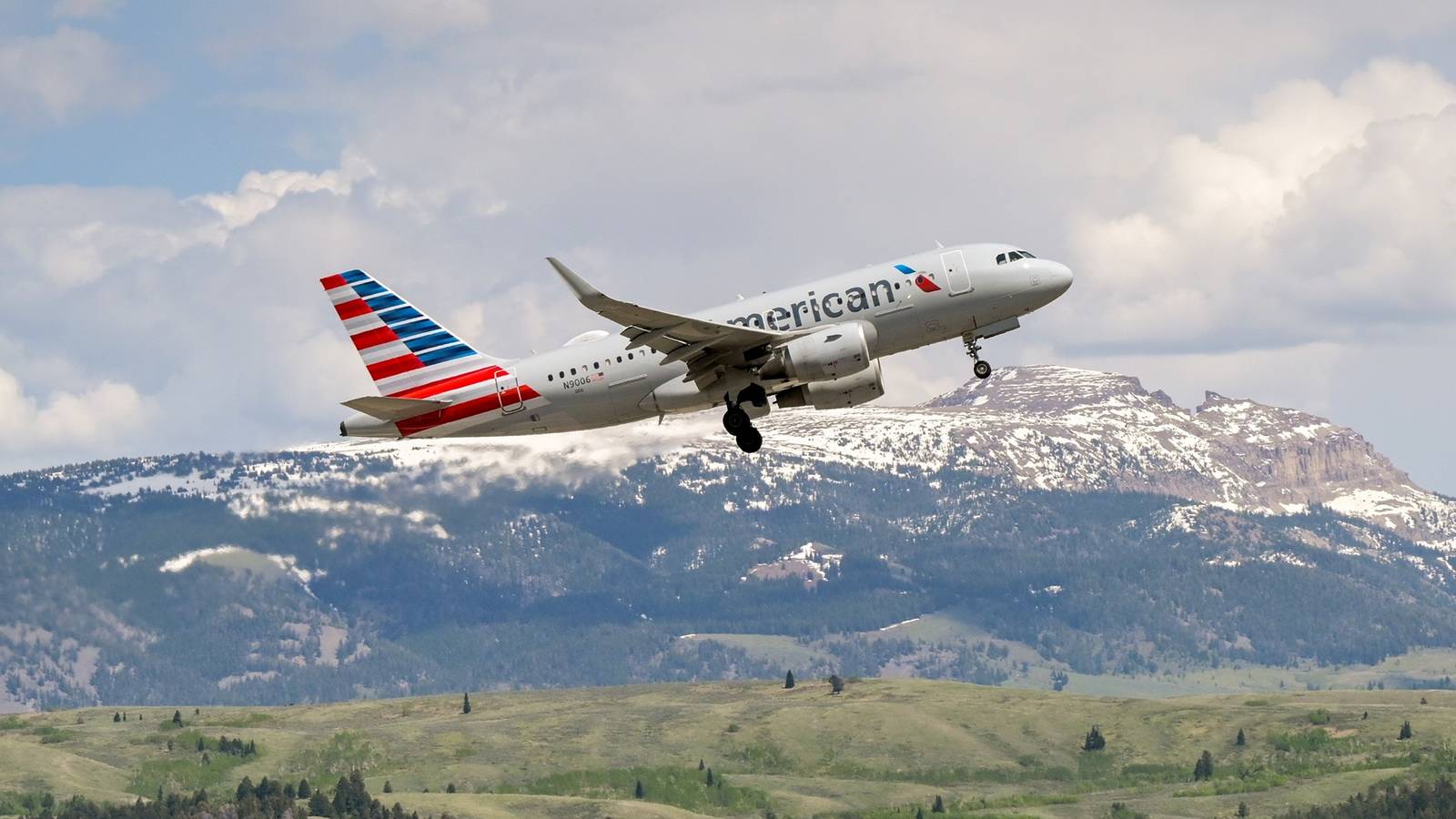 More Premium: American Airlines’ 1st Retrofitted Airbus A319 Enters ...