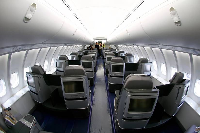 Inside The Boeing 747's Upper Deck Layout