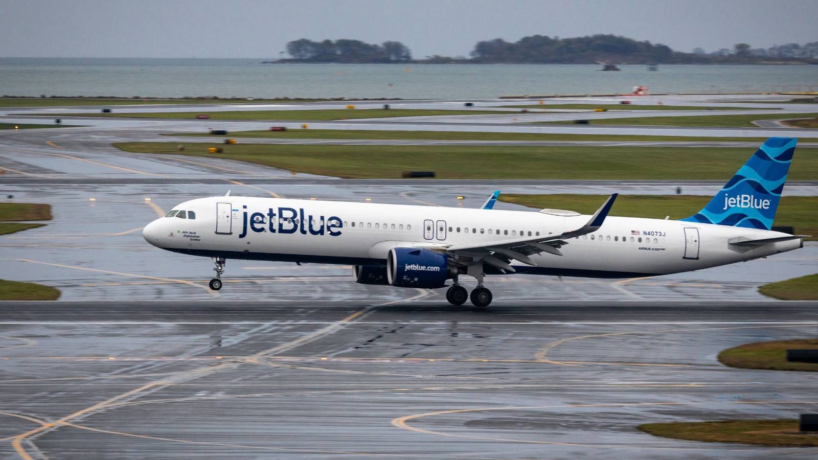 Lawsuit: JetBlue Passenger Sues Over Dry Ice Burns On Paris-New York Flight