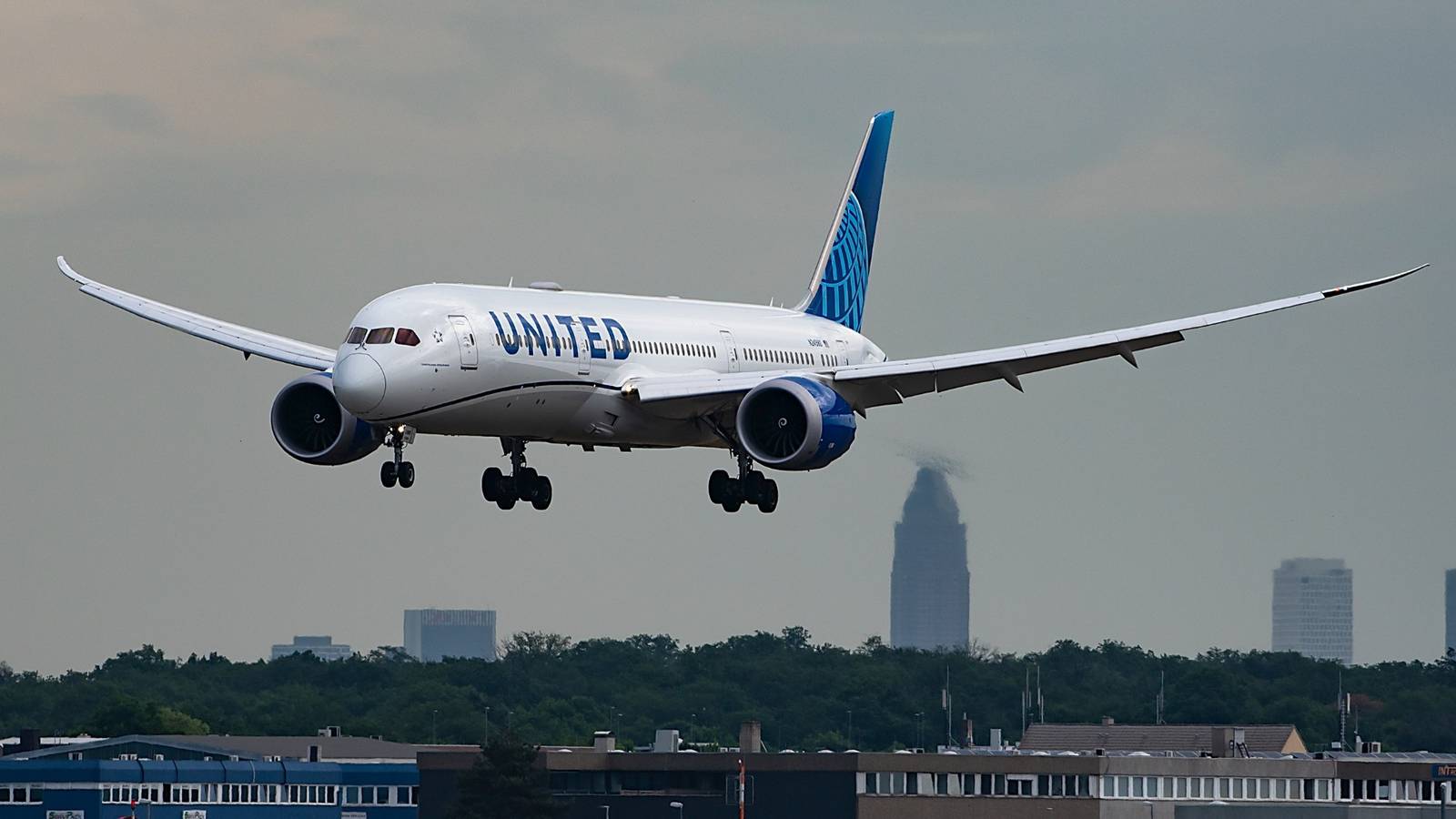 106-Knot Rejected Takeoff: LAX Controller Averts Collision Between Two ...