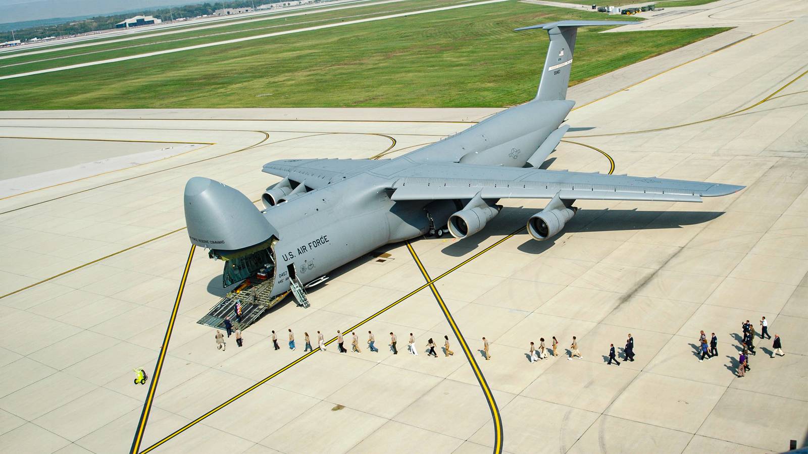 5 Aircraft Used By The US Military That Are Larger Than Commercial Jets