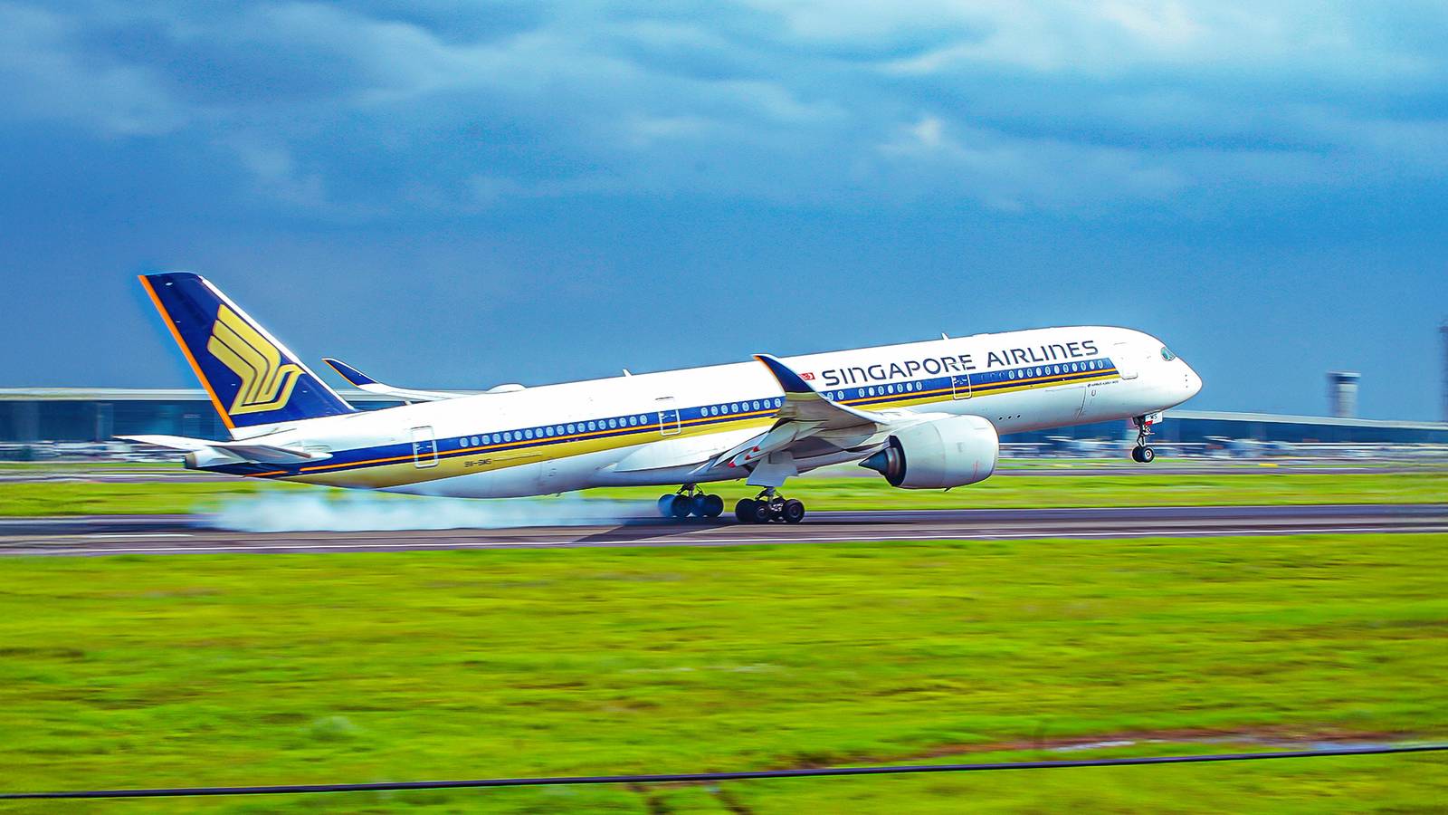 Why The Airbus A350's Carbon Fiber Fuselage Makes It Nearly Impossible ...