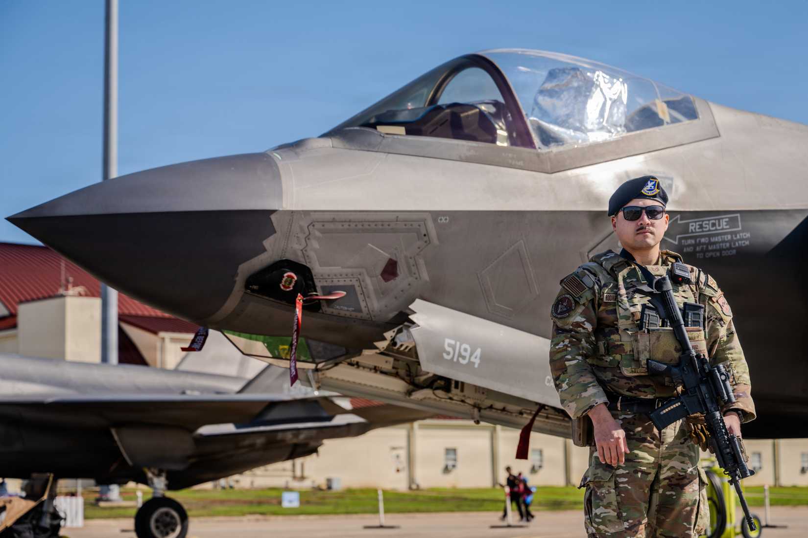 How The F-22 Raptor's Radar Compares To The F-35's AN/APG-81