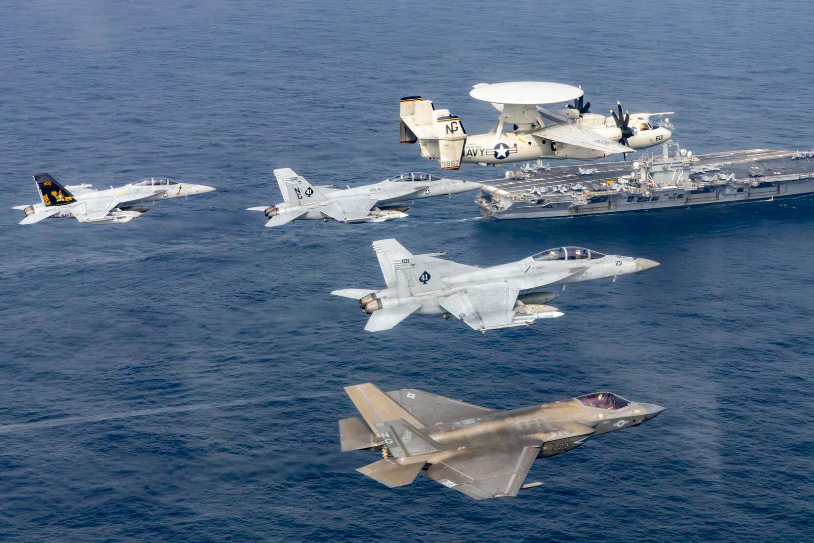 Here's Why The US Navy Jointly Operates The F/A-18 Super Hornet & F-35C ...