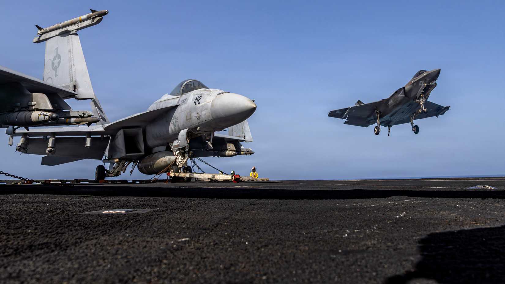 Here's Why The US Navy Jointly Operates The F/A-18 Super Hornet & F-35C ...