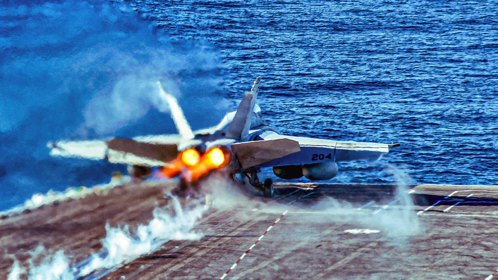 Here's Why The US Navy Jointly Operates The F/A-18 Super Hornet & F-35C ...