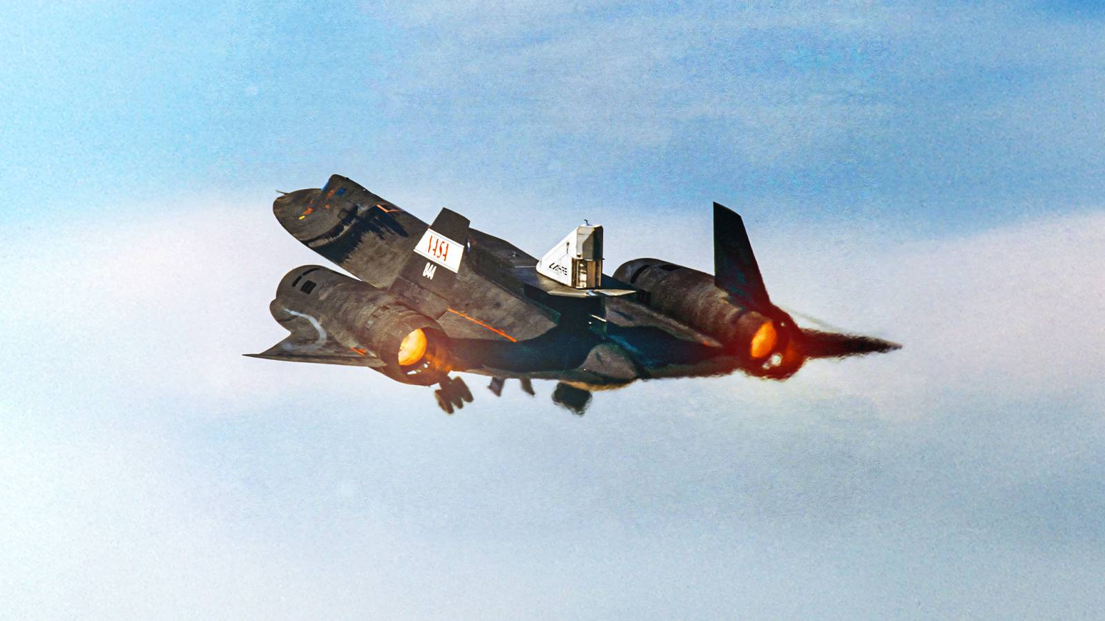 How The SR-71 Blackbird's Black Paint Made Mach 3 Flight Possible