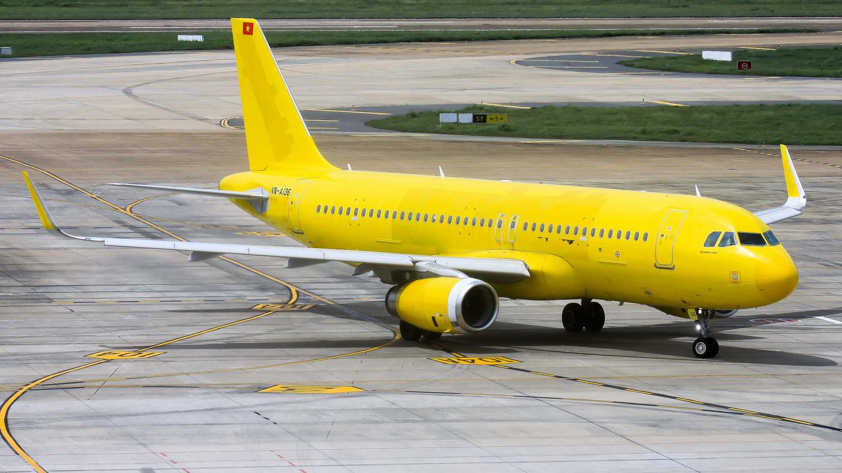 Spirit Airlines' 22 Coveted LaGuardia Slots Will Go To Highest Bidder ...