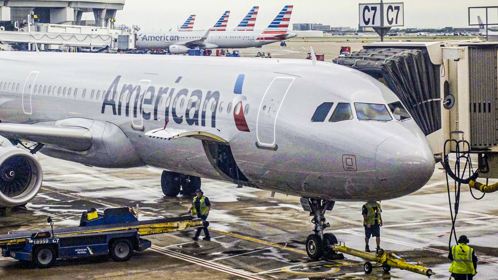 Why Doesn’t The Airbus A321 Board From Mid-Cabin Like The Boeing 757?