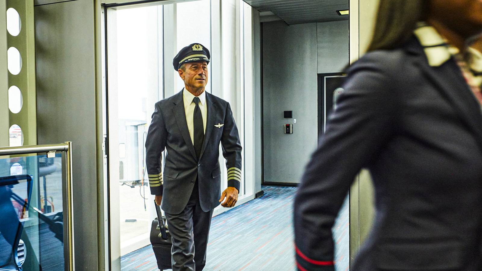Here's Why US Airline Pilot Salaries Can Swing Over $100,000 Just By ...