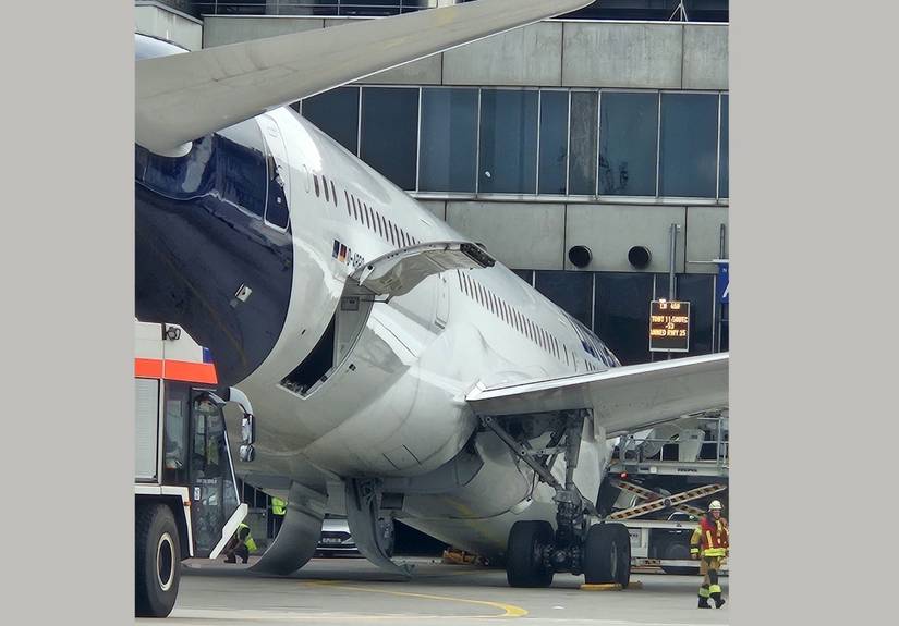 Staff Injured: Lufthansa Boeing 787 Nose Gear Collapses Before Los ...