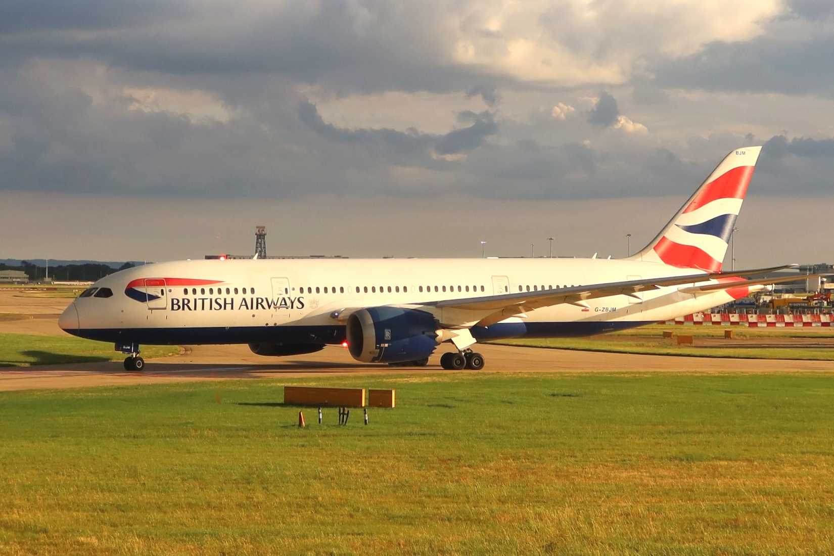 Staff Injured: Lufthansa Boeing 787 Nose Gear Collapses Before Los ...