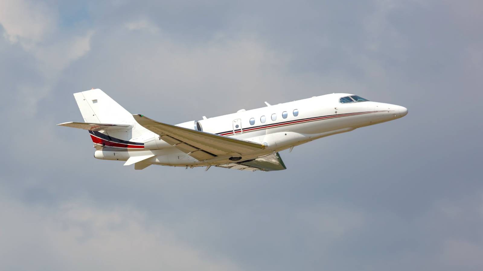 Breaking: Cessna Citation Crashes On Highway In Texas - 1 Dead