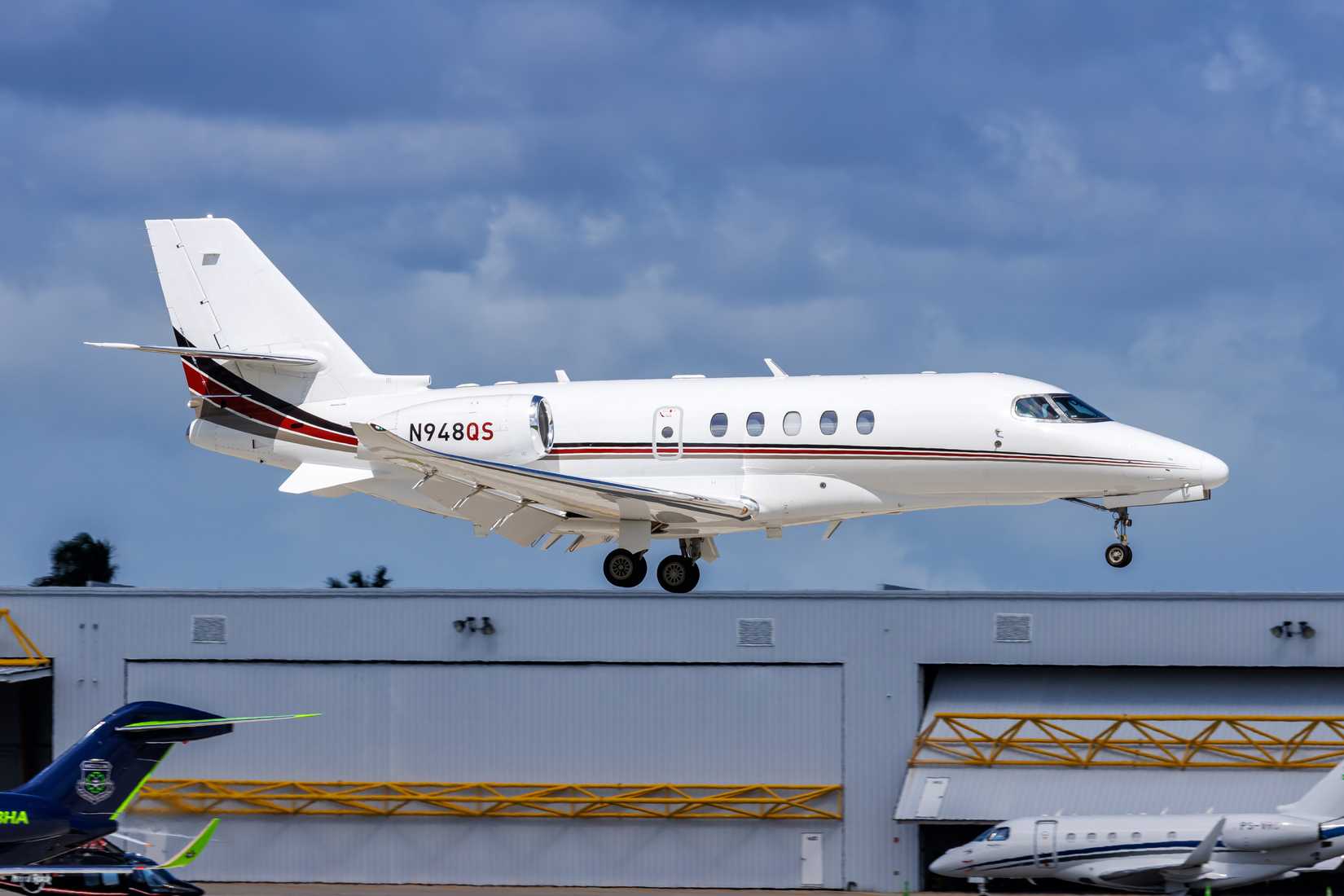 Breaking: Cessna Citation Crashes On Highway In Texas - 1 Dead