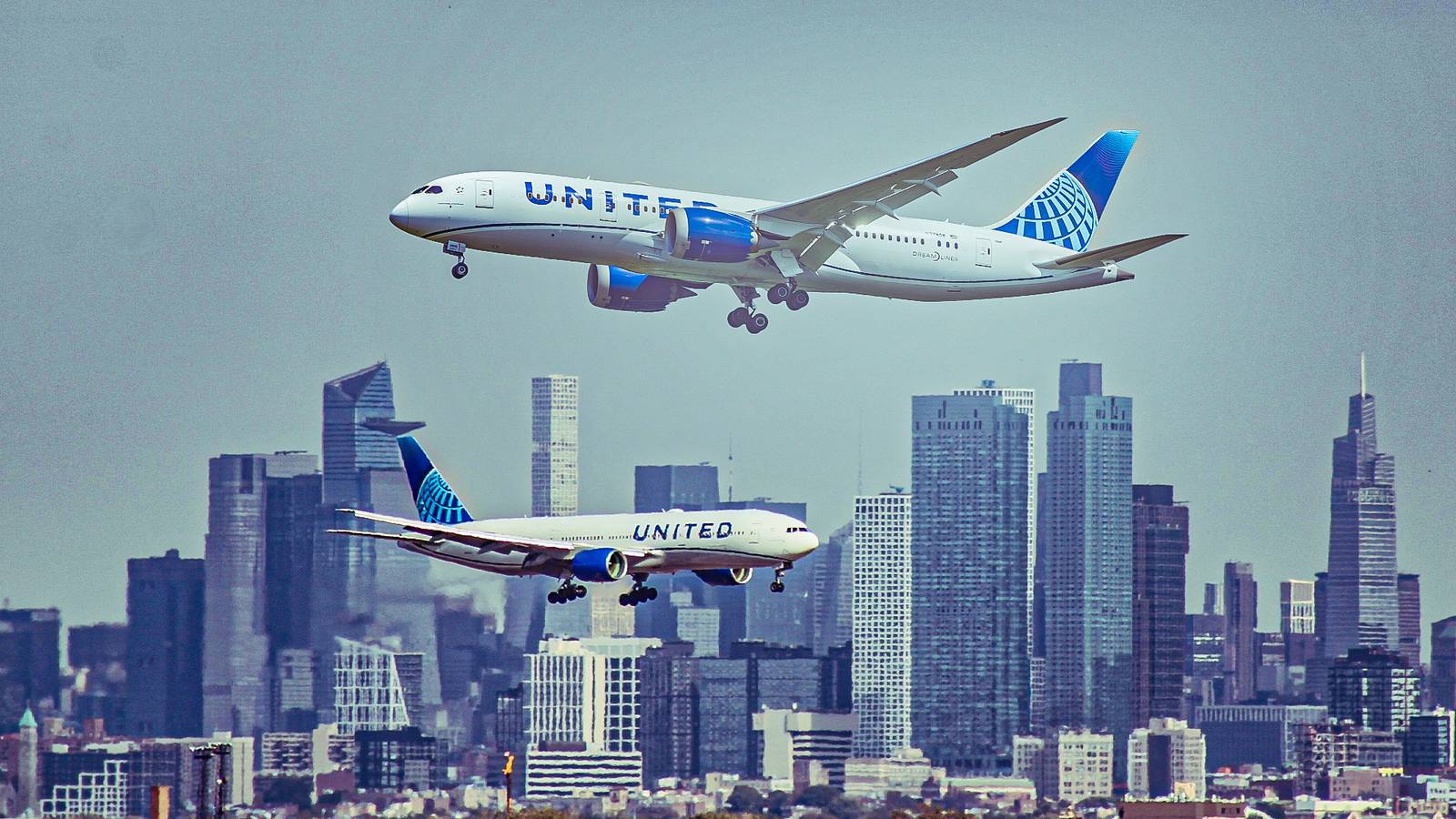 Here's How United Airlines' Boeing 787 Dreamliner Fleet Is Absorbing ...